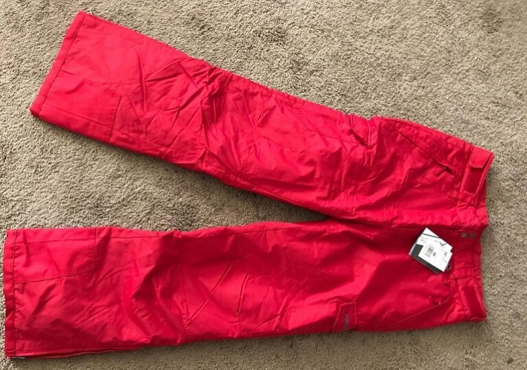 Ski Pants vs Snowboard Pants - Everything You Need to Know Ski Pants vs Snowboard Pants - Everything You Need to Know