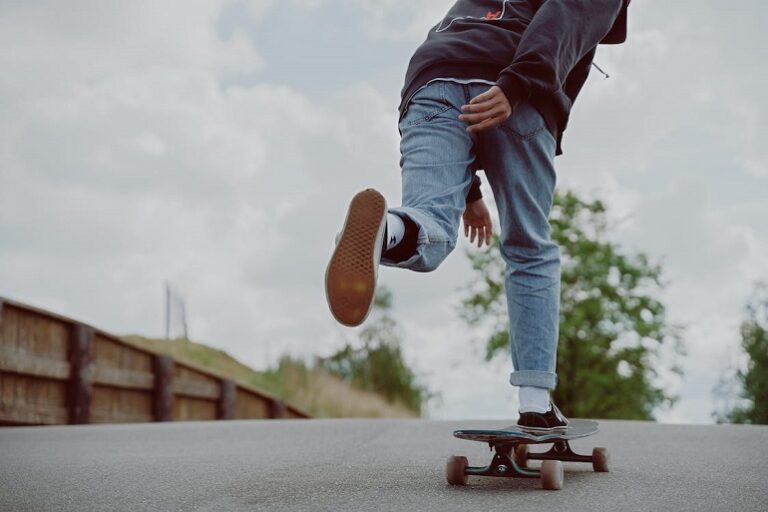 Skateboard Vs Snowboard - A Quick Comparison