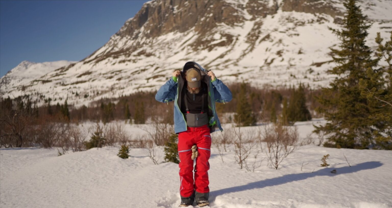 How to Layer for Skiing? Helpful Tips & Tricks!