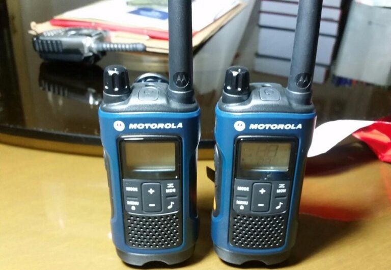 7 Best Walkie-talkie for Skiing 2023 - Extreme Nomads