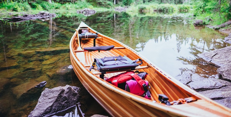 8 Best Solo Canoes to Strike out on Your Yolo Adventures!