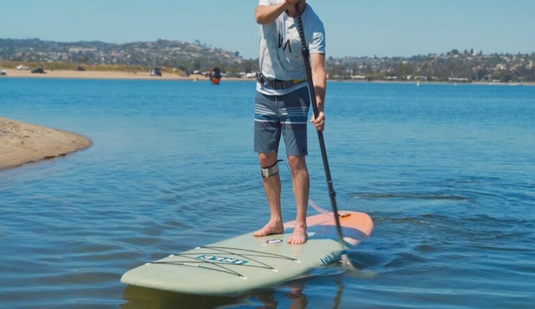 How to Hold Paddle Board Paddle - a Beginner’s Guide