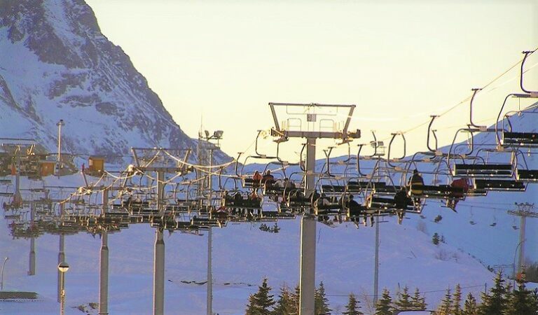 How Do Ski Lifts Work? History, Types, and Functioning